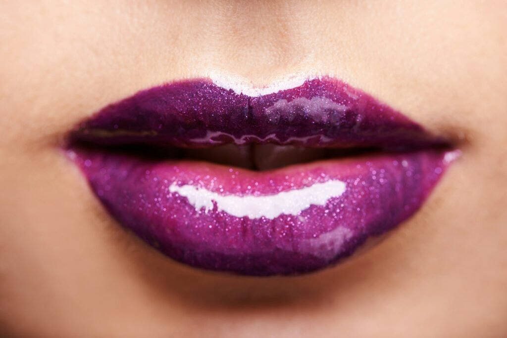 Pourquoi le violet est devenu la couleur emblématique du féminisme ...